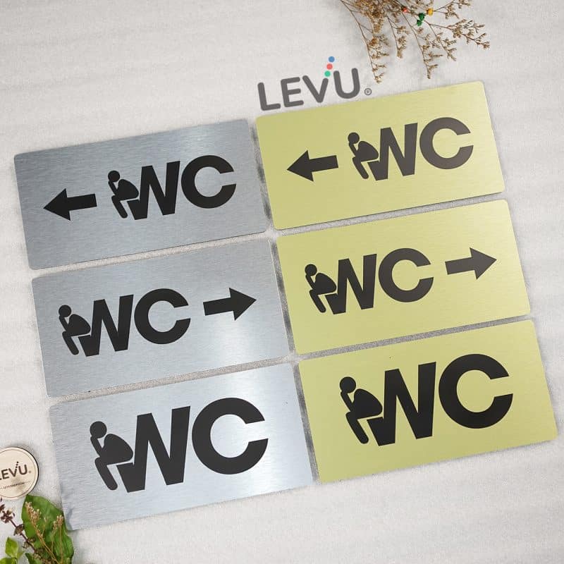 Bảng nhôm alu WC chỉ hướng đến khu vực nhà vệ sinh LEVU-ALU05 • LEVUSHOP